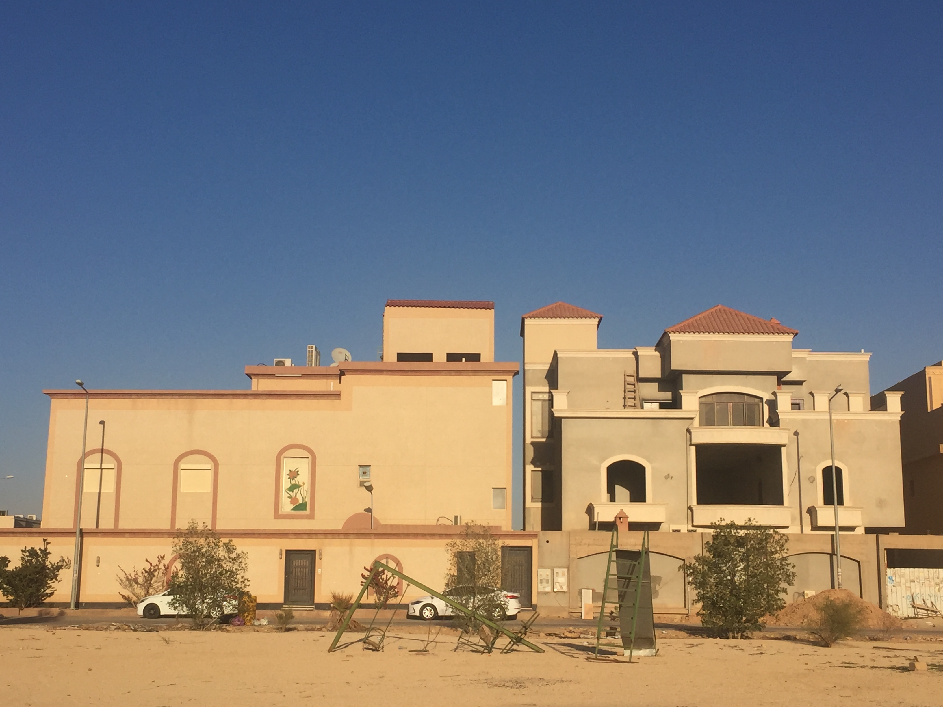 Saudi houses, traditional shopping and Gift Week! – OurBigArabianAdventure